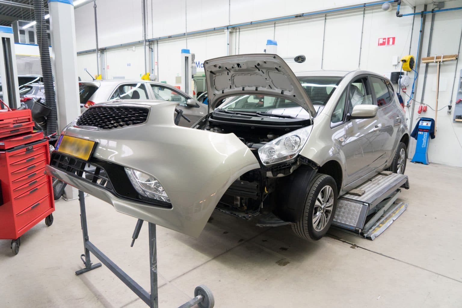 Autoschadeherstel - zoals uitdeuken, lakreparatie, ruitschade ...